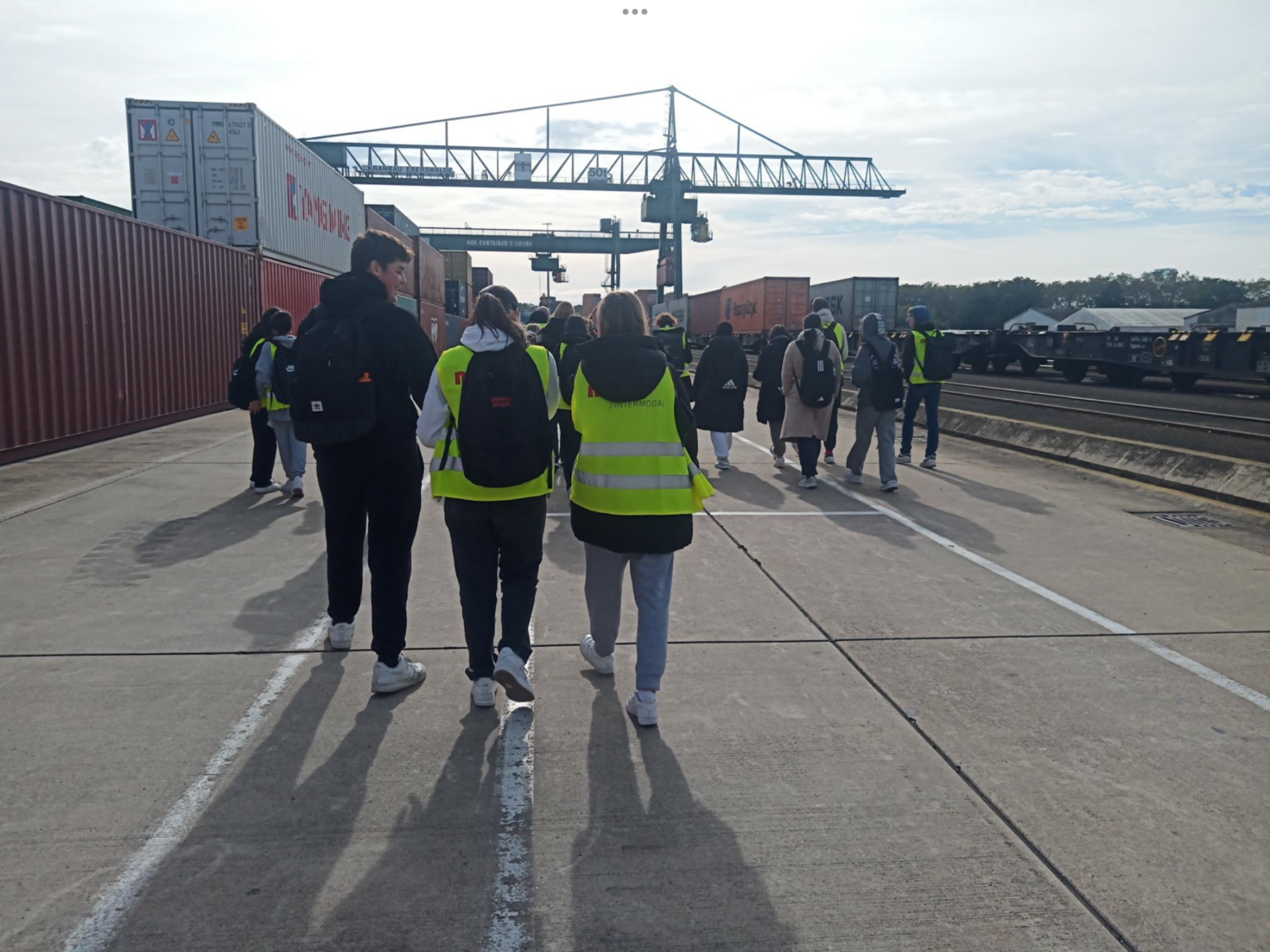 Unterrichtsgang CTS Container Terminal GmbH im Niehler Hafen – Edith ...